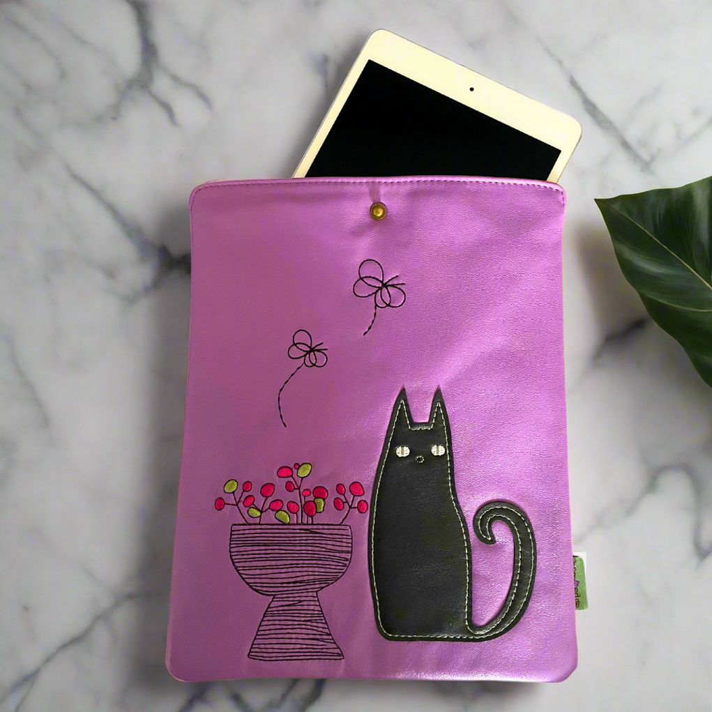 Hem & Edge Cute Cat Tablet Sleeve / Case – Purple Magic (25 x 20 cm)